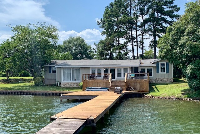 Type: Waterfront | Lake Harding Homes