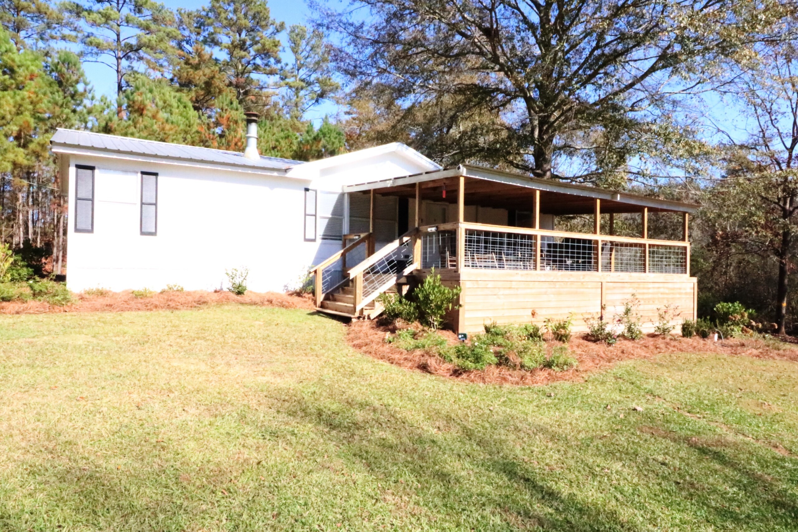 CHARMING LAKE HARDING LAKE HOME | Lake Harding Homes