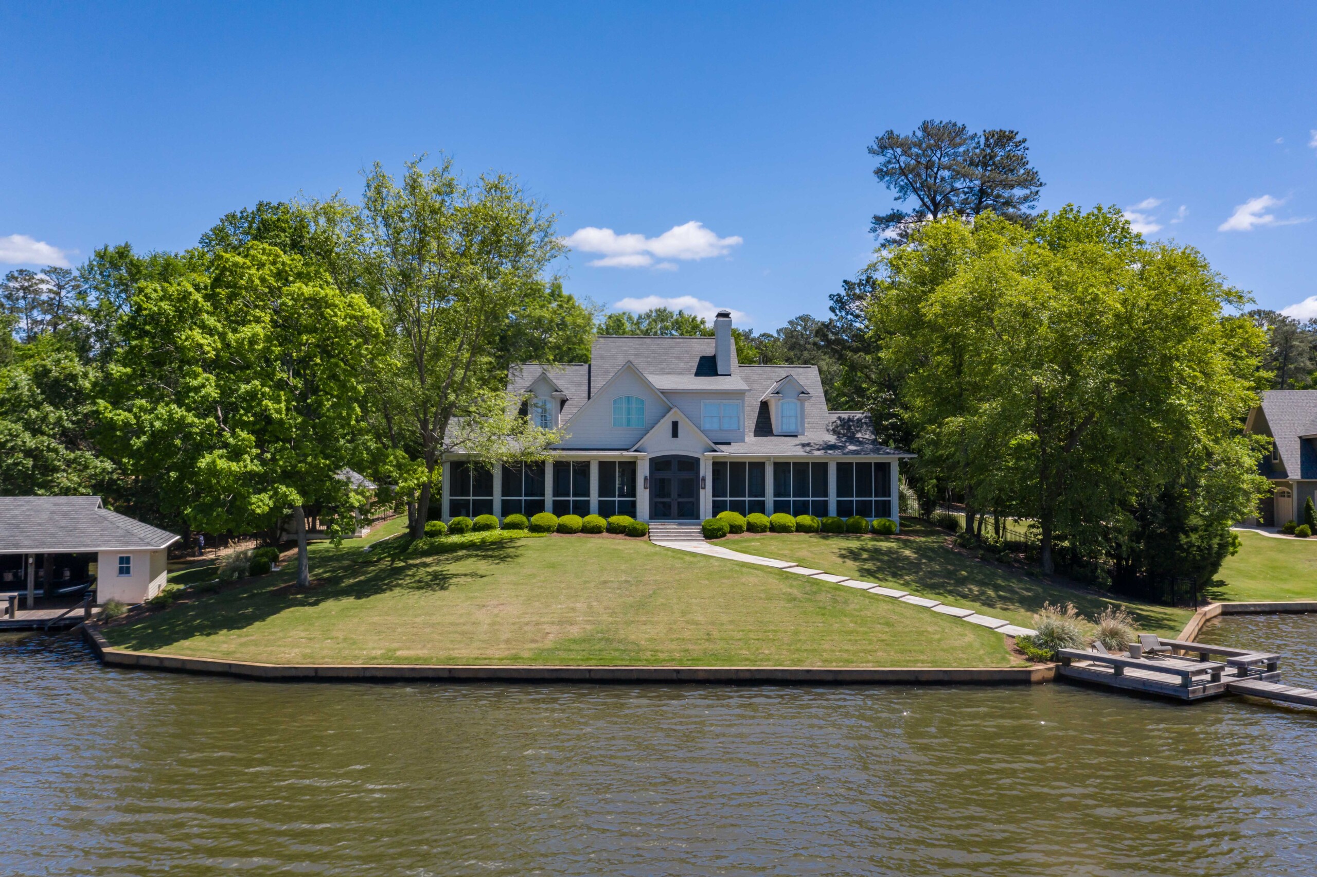 Luxurious lakeside living | Lake Harding Homes