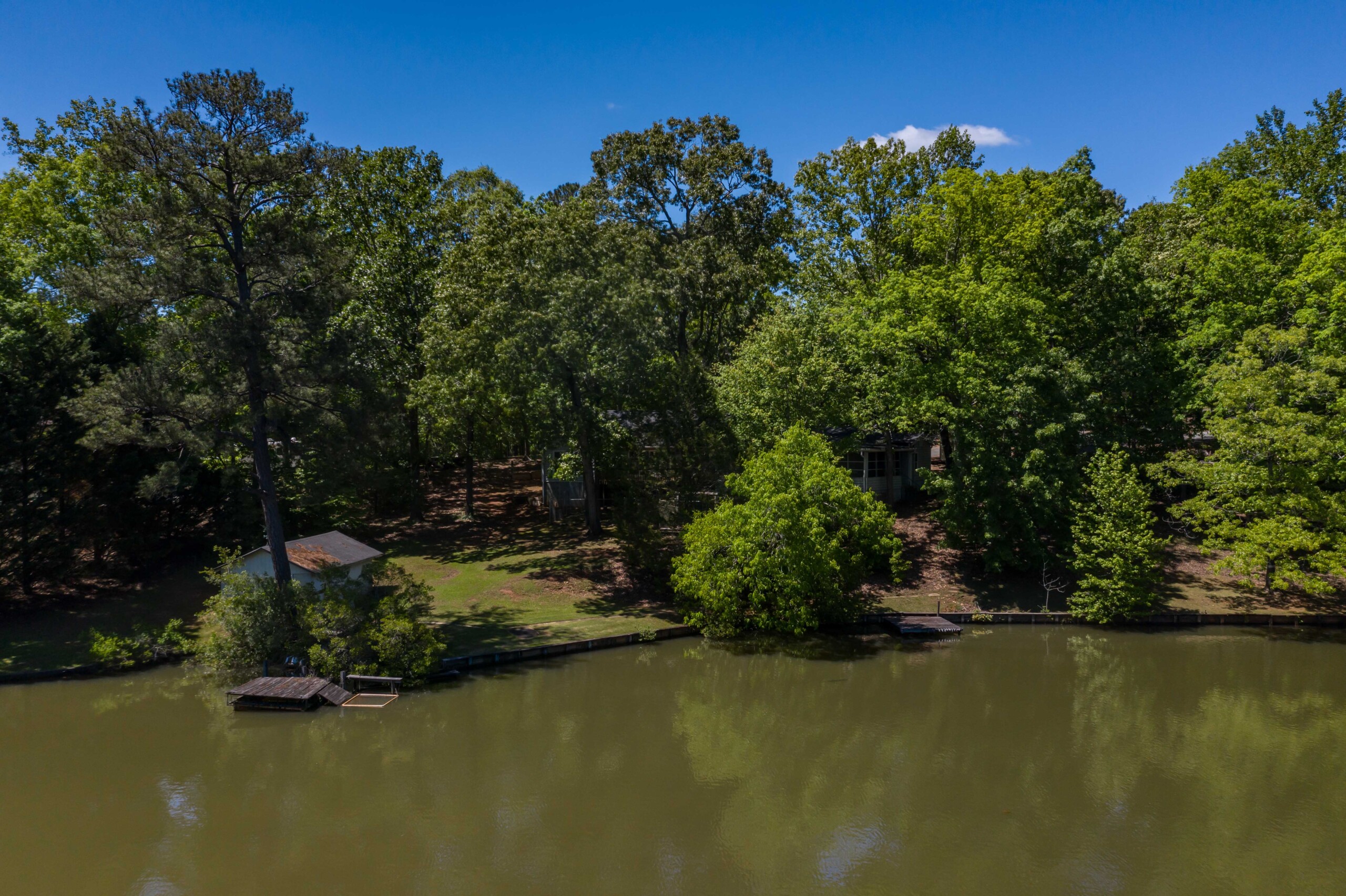 Spacious home with plenty of Waterfrontage | Lake Harding Homes