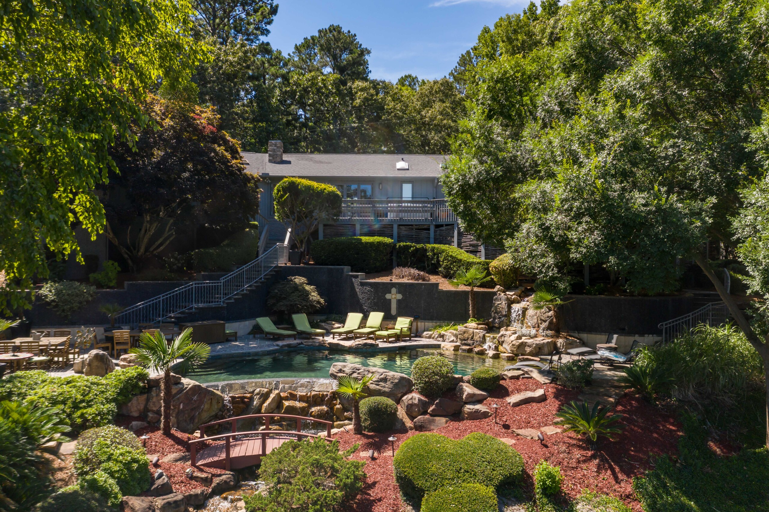 Grand Lakefront Luxury | Lake Harding Homes