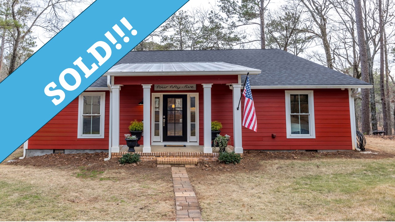 Stunningly Renovated Waterfront Home | Lake Harding Homes