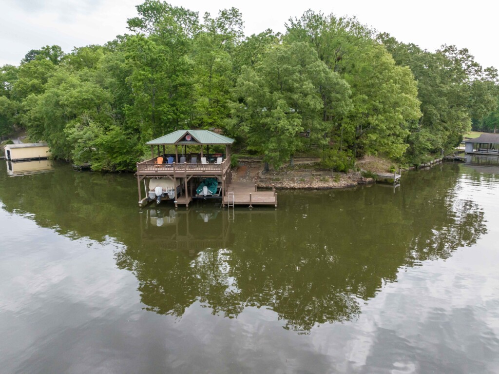 DEEDED WEEKEND GETAWAY ON LAKE HARDING | Lake Harding Homes