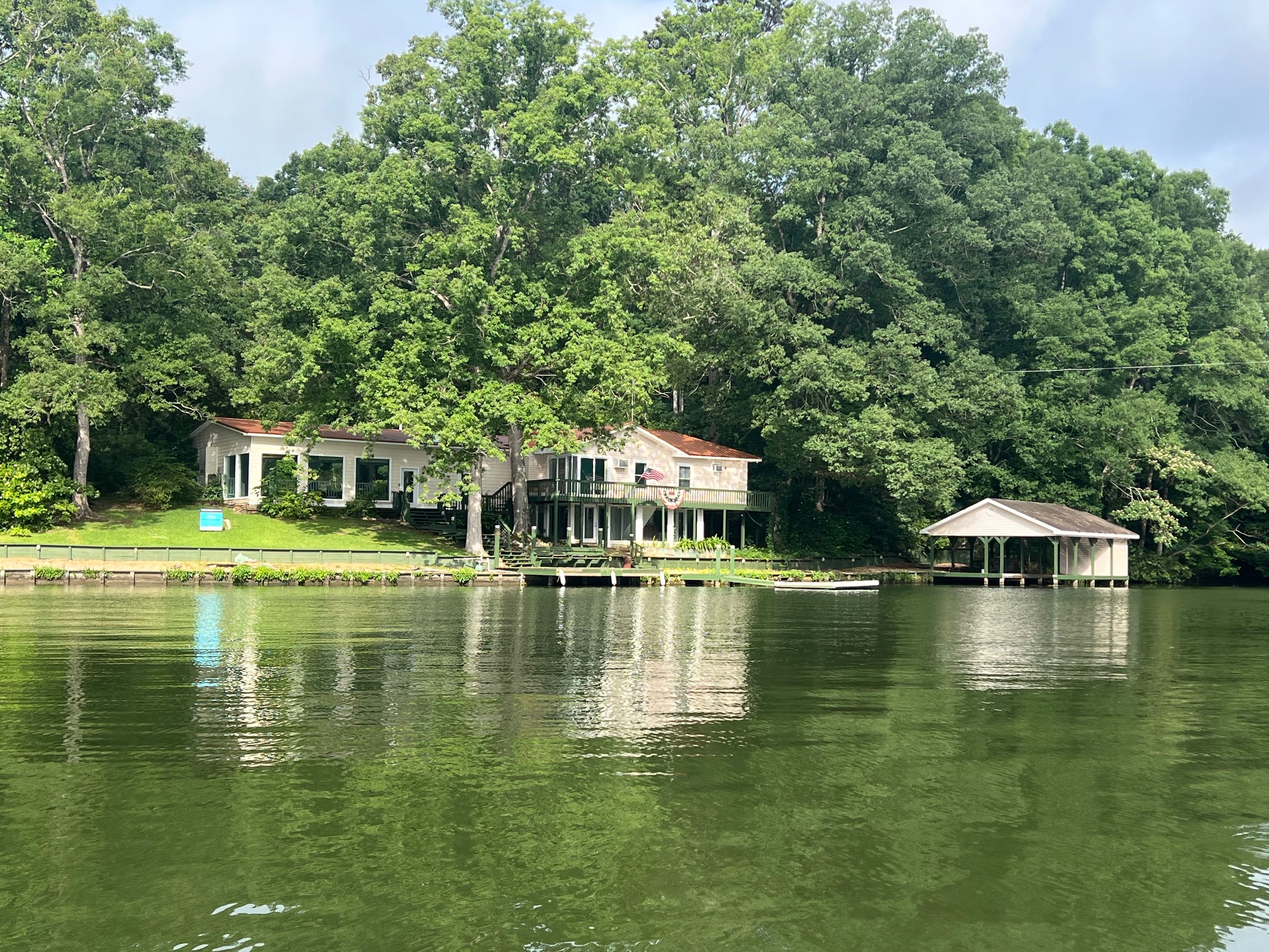 Renovator’s dream on Lake Harding | Lake Harding Homes