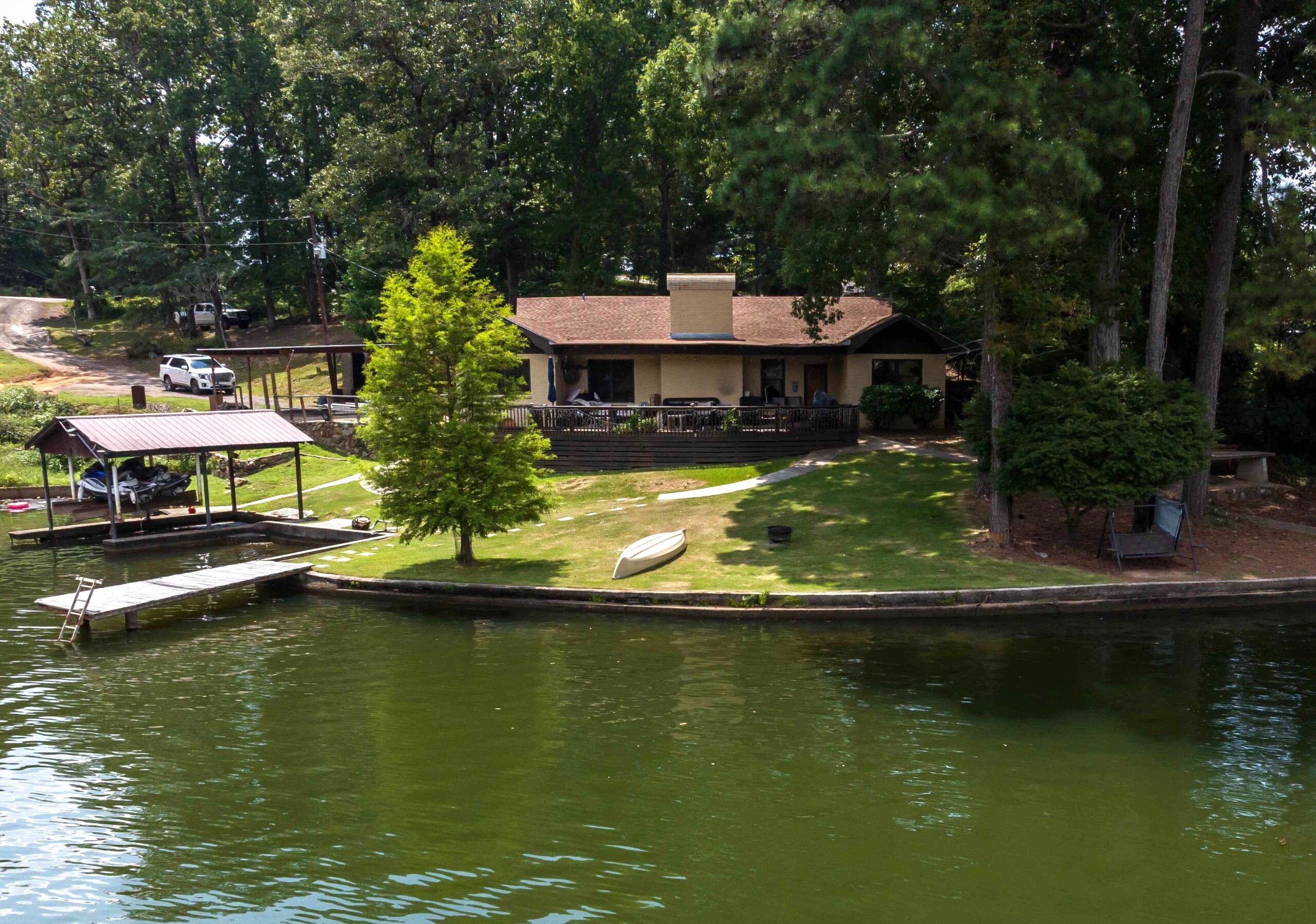 Deeded Waterfront Retreat | Lake Harding Homes